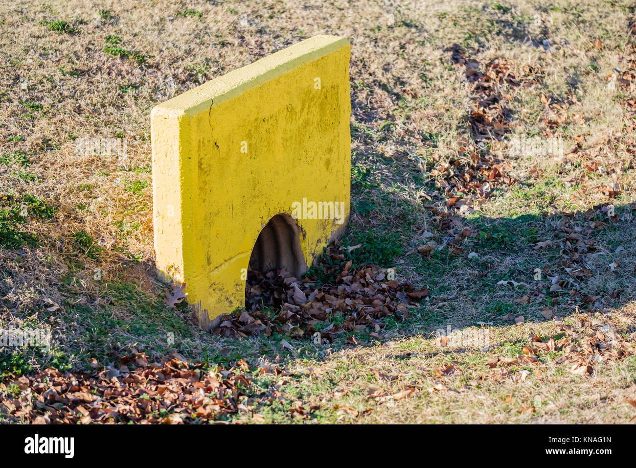 Ponceaux de drainage sous la route Banque de photographies et d’images ...