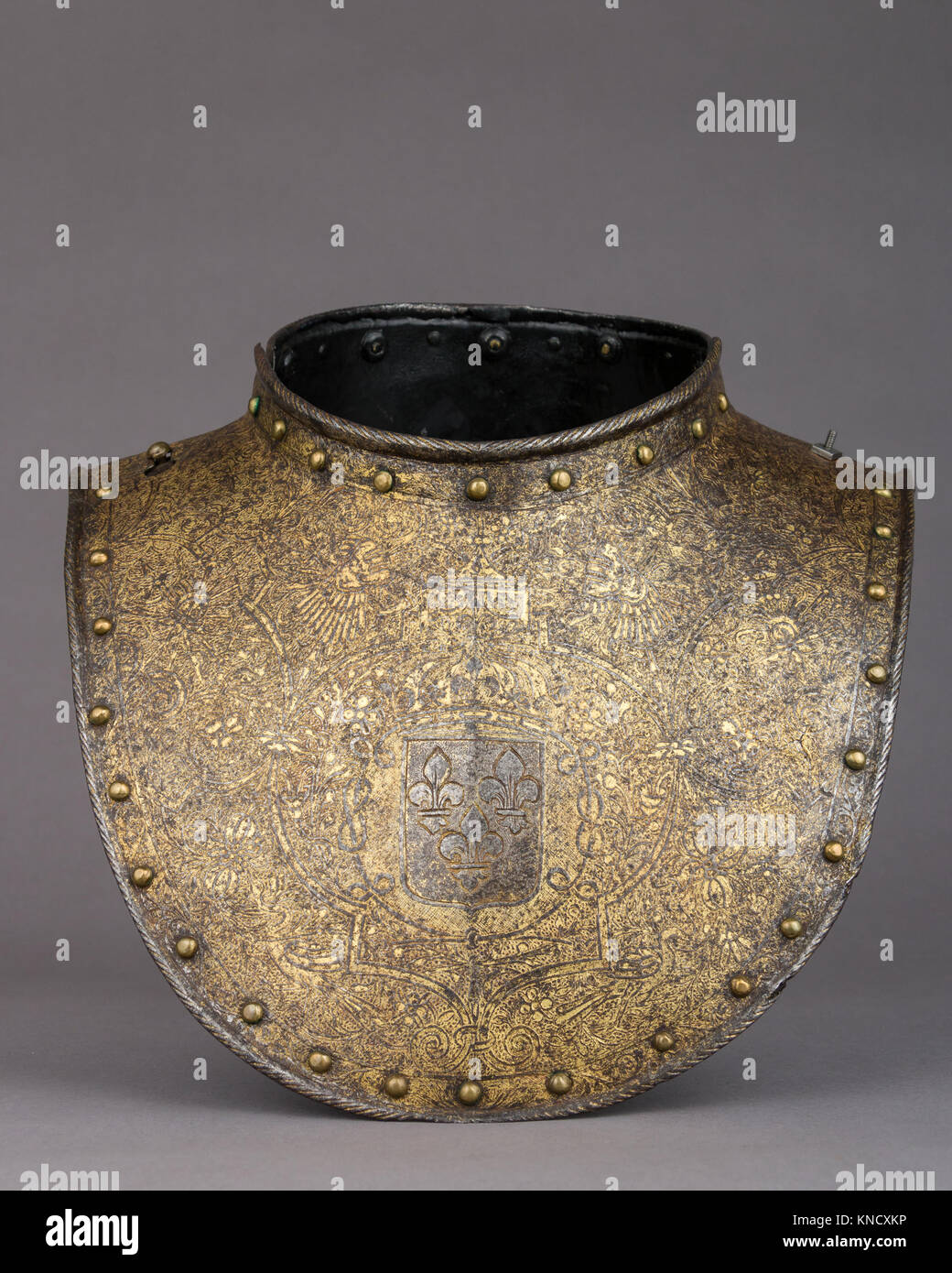 Ce gorget, porté par le garde du corps de Louis XIII, symbolise l ...