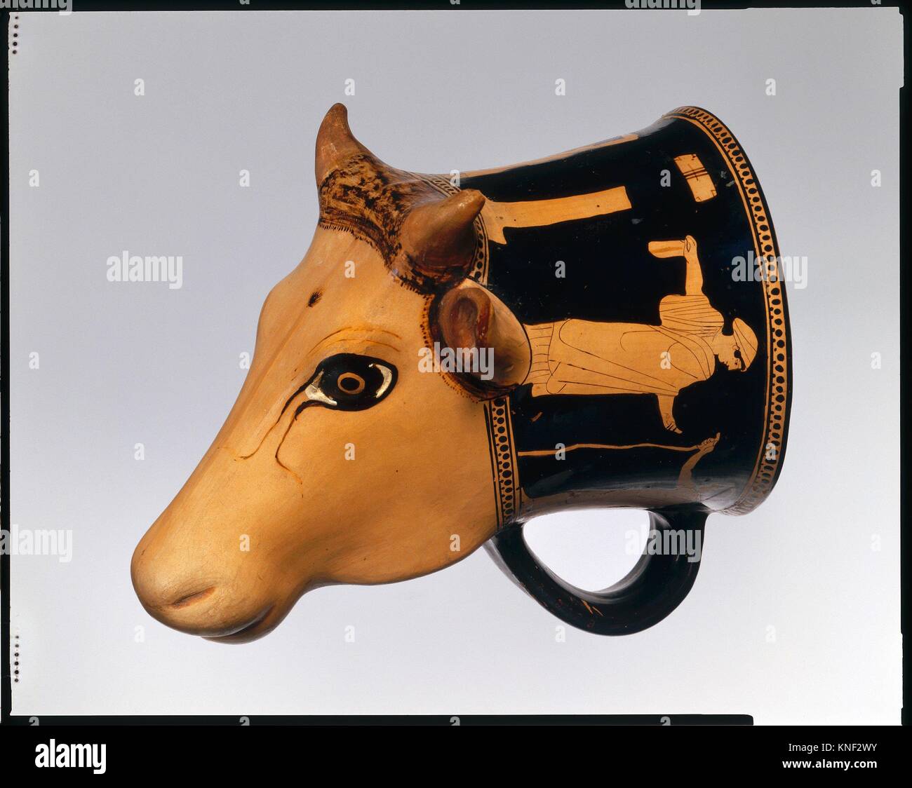 Terracotta rhyton vase greek attic Banque de photographies et d’images ...