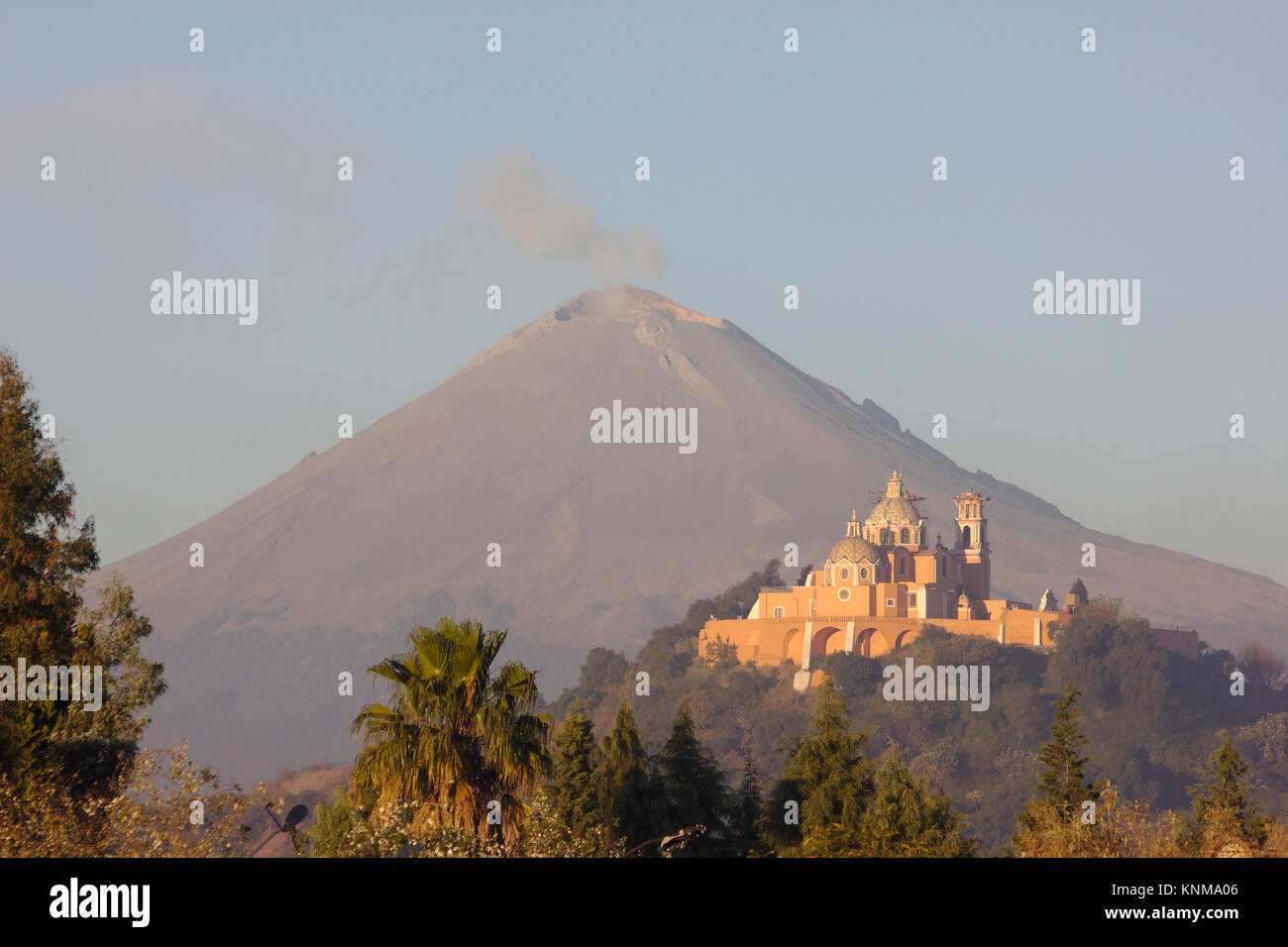 Cholula pyramide, mexique Banque de photographies et d’images à haute ...