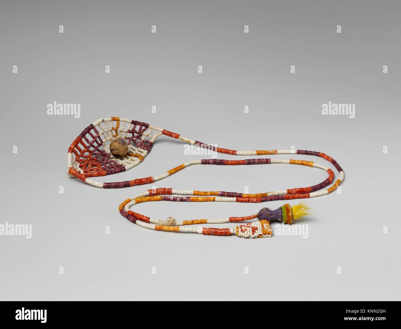 Sling Shot avec des coquilles. Date : 14e et 15e siècle ; Géographie ...