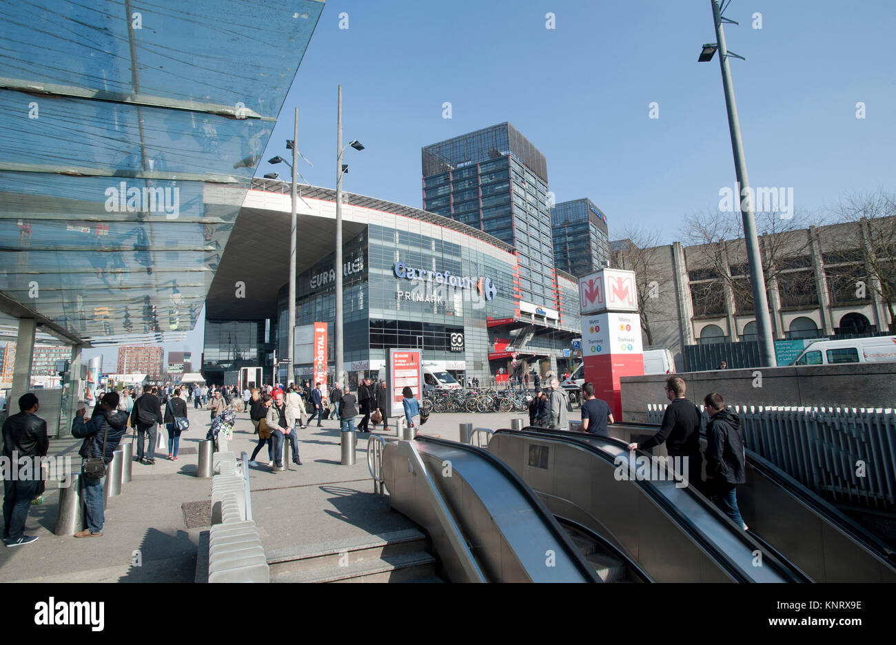 Lille (nord de la France) : la station de métro Lille-Flandres. Dans l ...