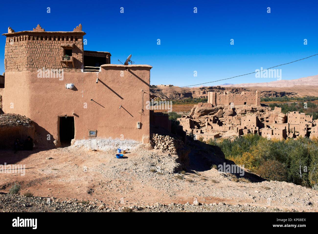 Morocco high atlas valley roses Banque de photographies et d’images à ...