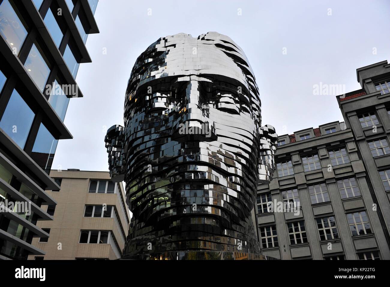 Kafka statue Banque de photographies et d’images à haute résolution - Alamy