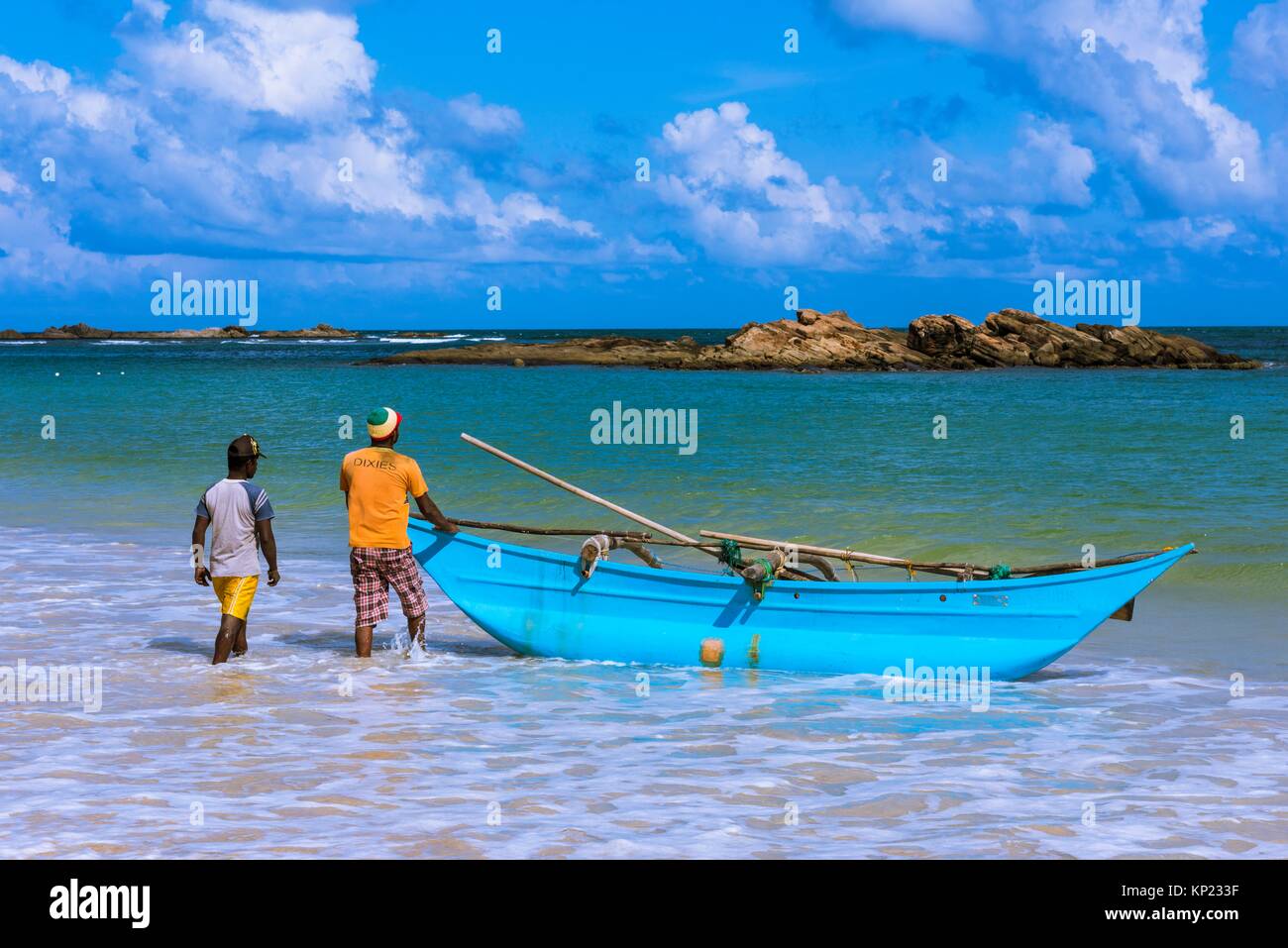 Outrigger fishing canoe Banque de photographies et d’images à haute ...