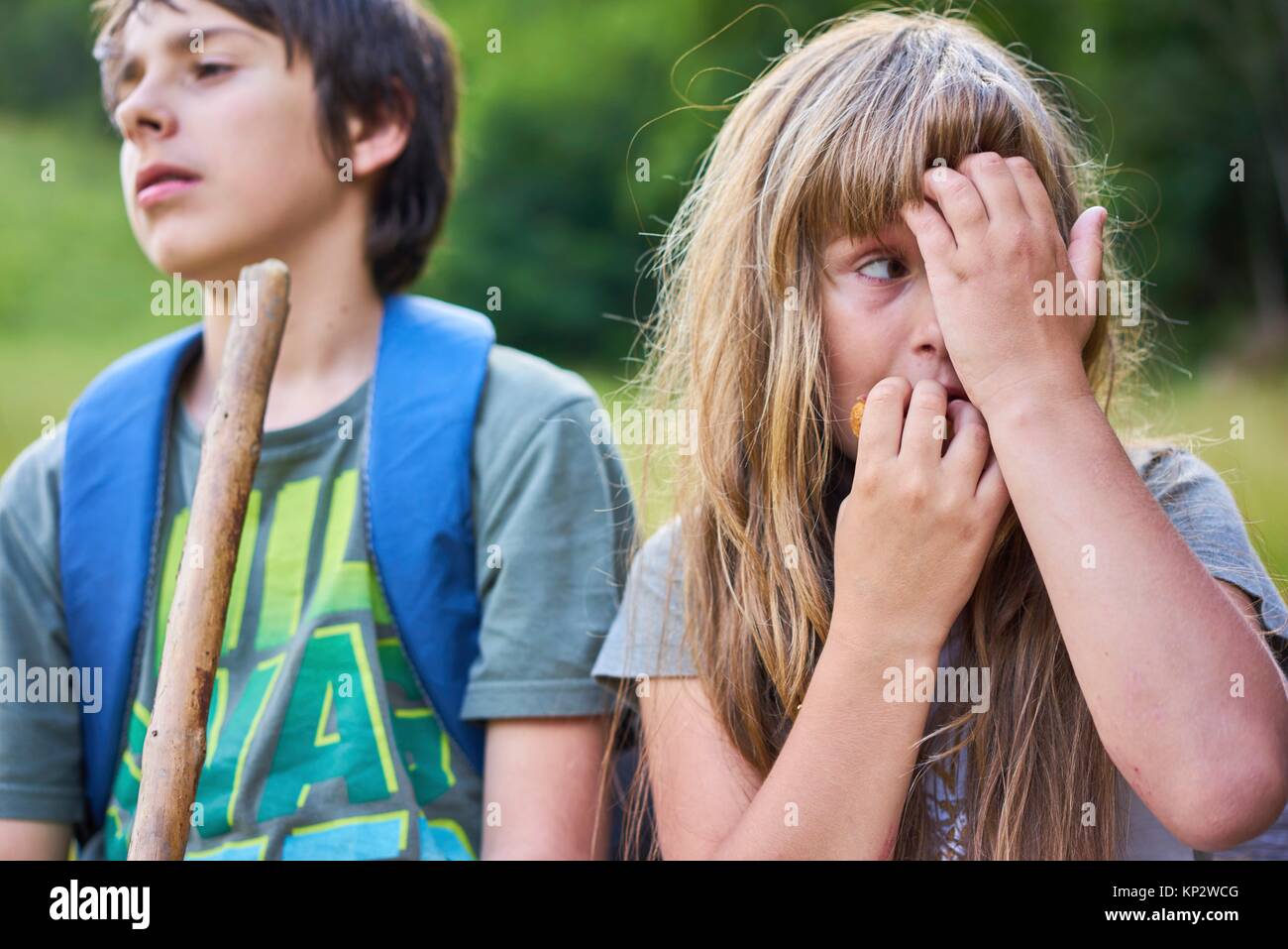 Fille qui rougit Banque de photographies et d’images à haute résolution ...