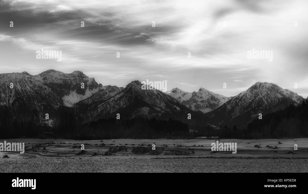 Lac forggensee allgaeu bavière Banque d'images noir et blanc - Alamy