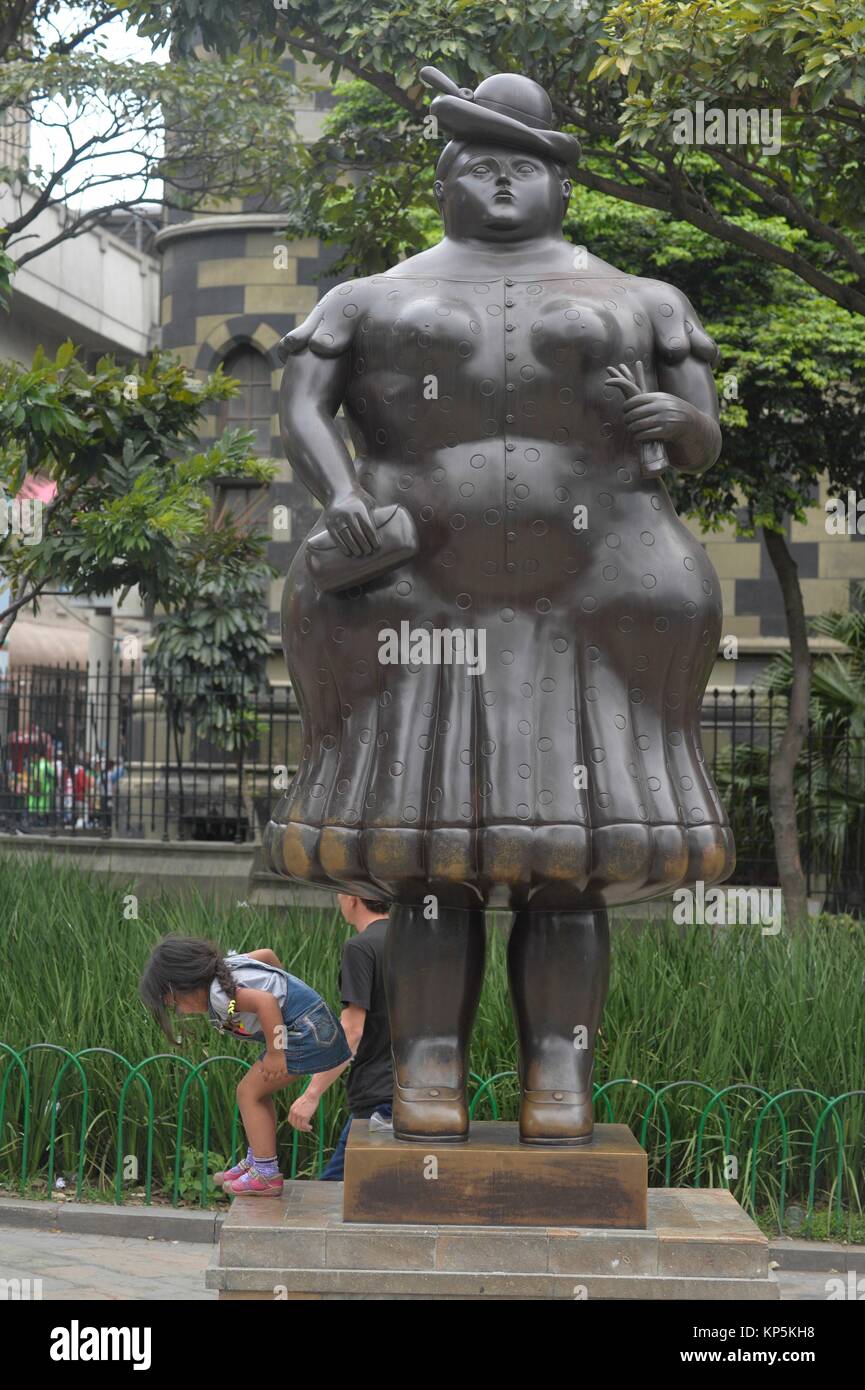 Statue de fernando botero Banque de photographies et d’images à haute ...