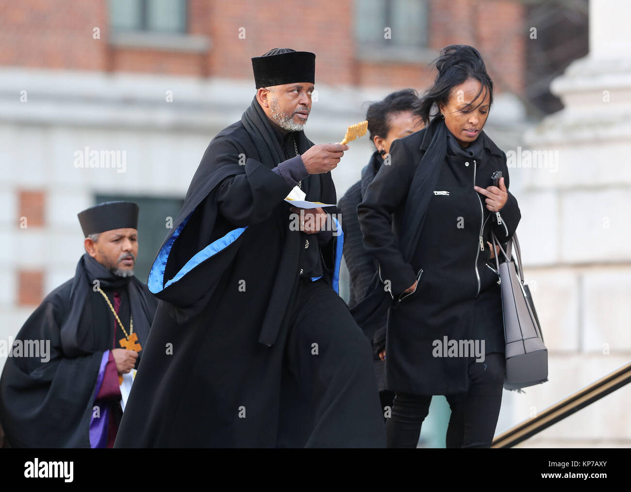 Les personnes qui arrivent pour le Service commémoratif national de la ...