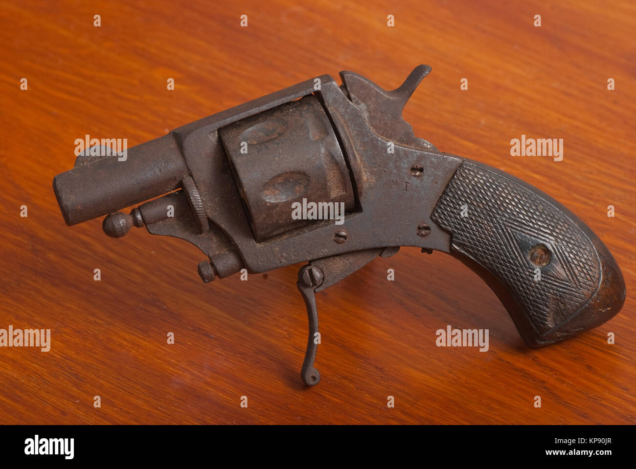 Old french revolver gun vintage Banque de photographies et d’images à ...
