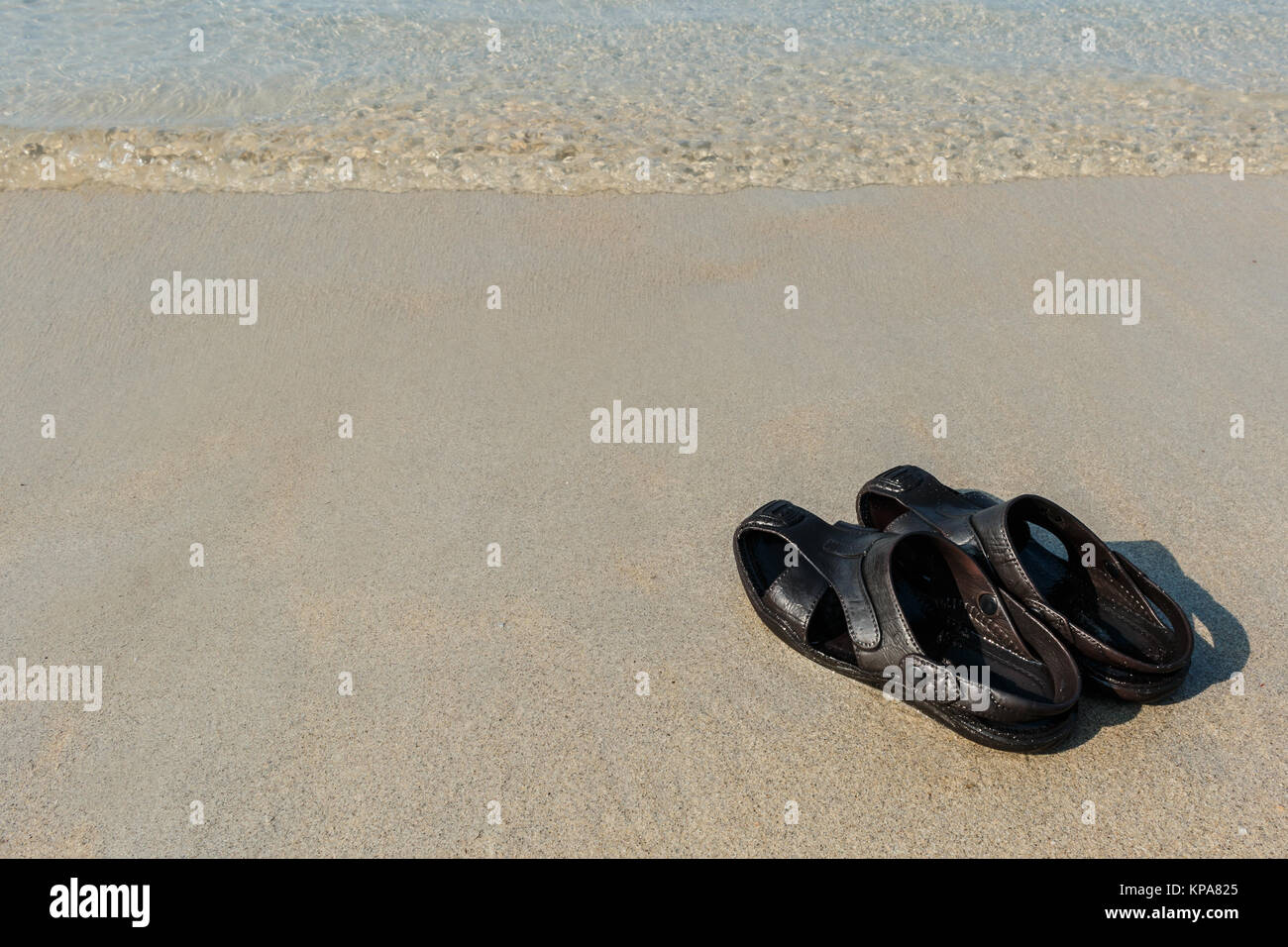 Pieds et pistes sur plage de sable Banque de photographies et d’images ...