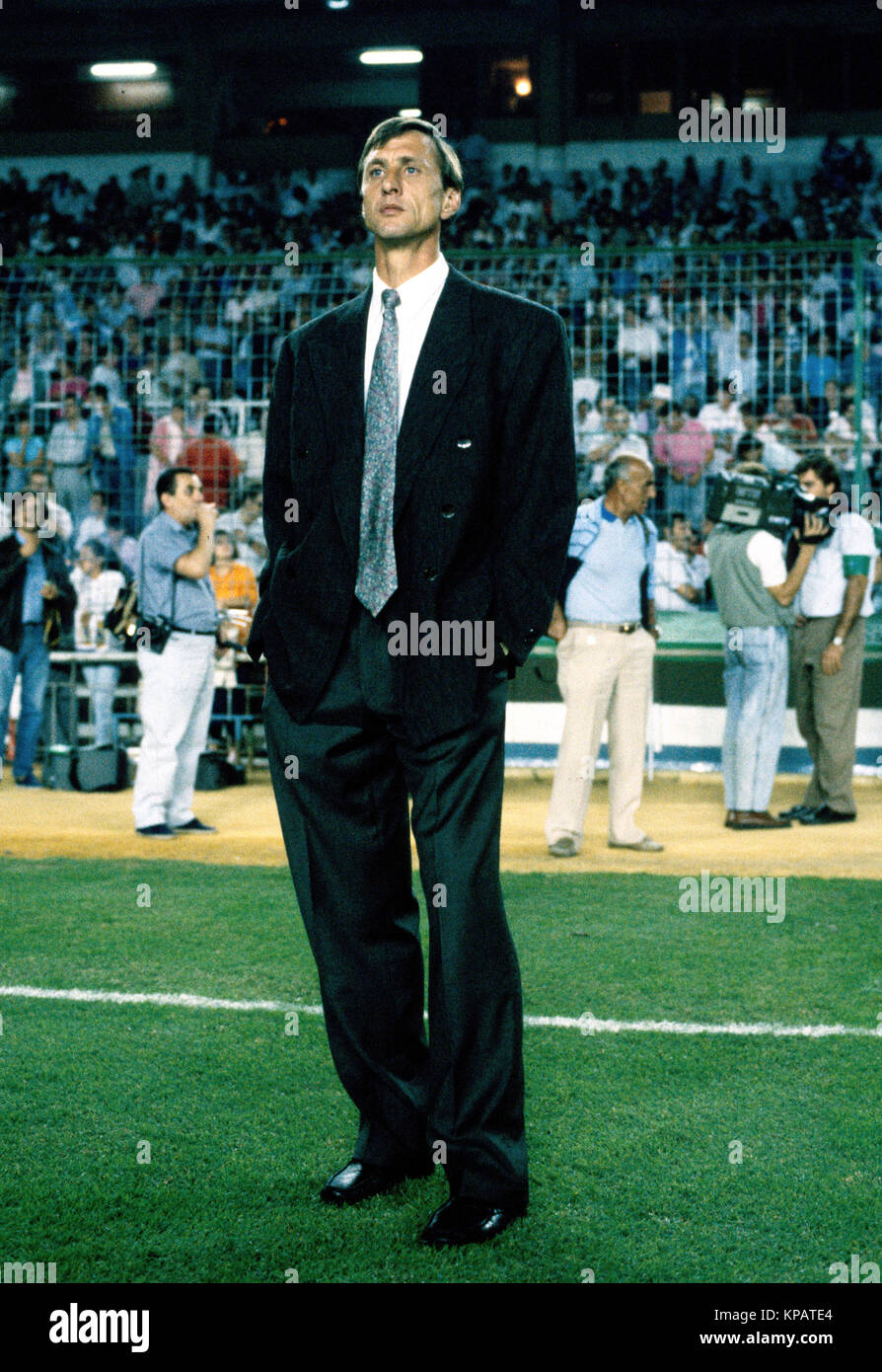 Johan Cruyff Coach Fc Barcelona Photos & Johan Cruyff Coach Fc ...