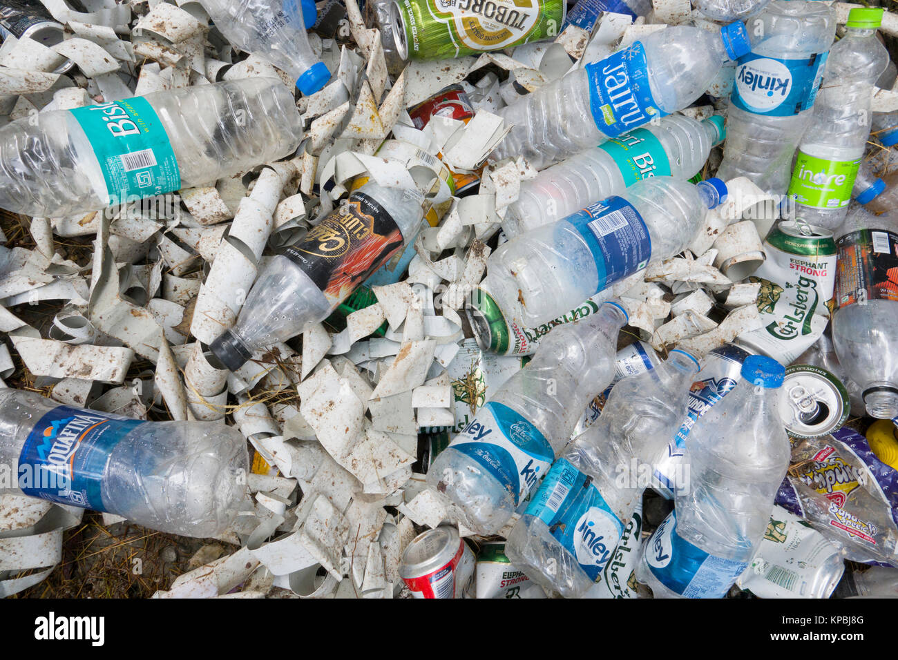 Recyclage de canettes et de bouteilles Banque de photographies et d ...