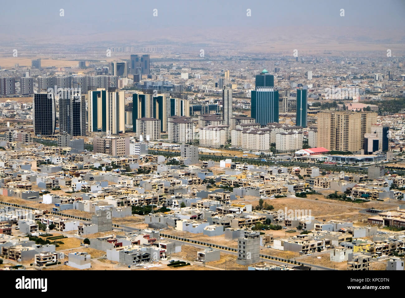 De nouveaux bâtiments dans le nouveau quartier près de l'aéroport d ...