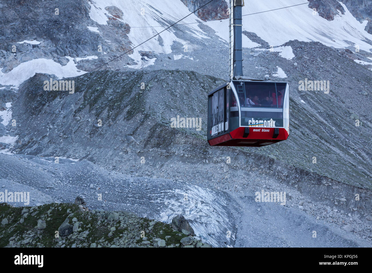 Téléphérique téléphérique,rouge,dans station de ski Photo Stock - Alamy