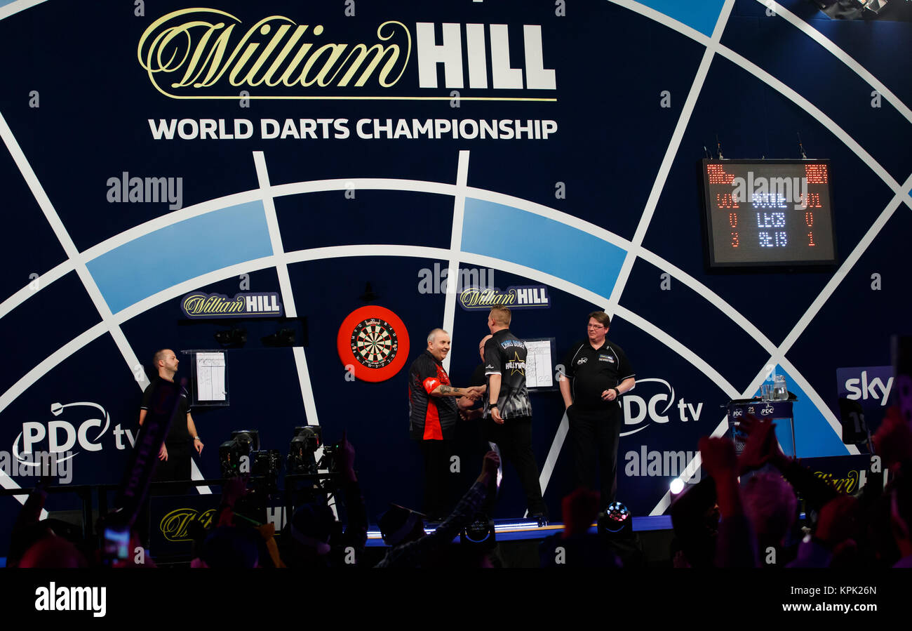 Phil taylor serre la main Banque de photographies et d’images à haute ...