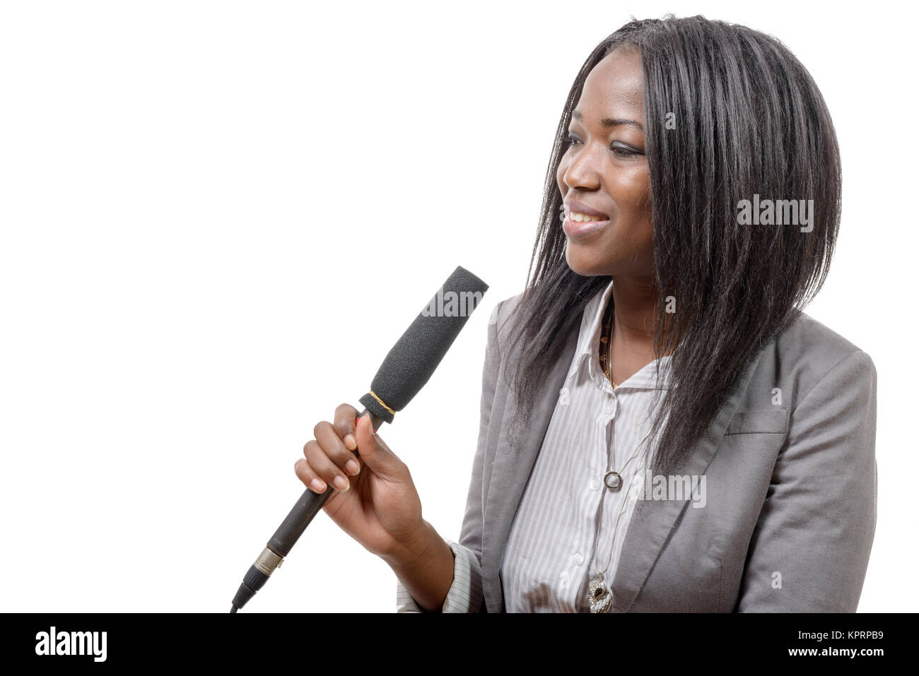 Jeune journaliste américain africain avec un microphone Photo Stock - Alamy