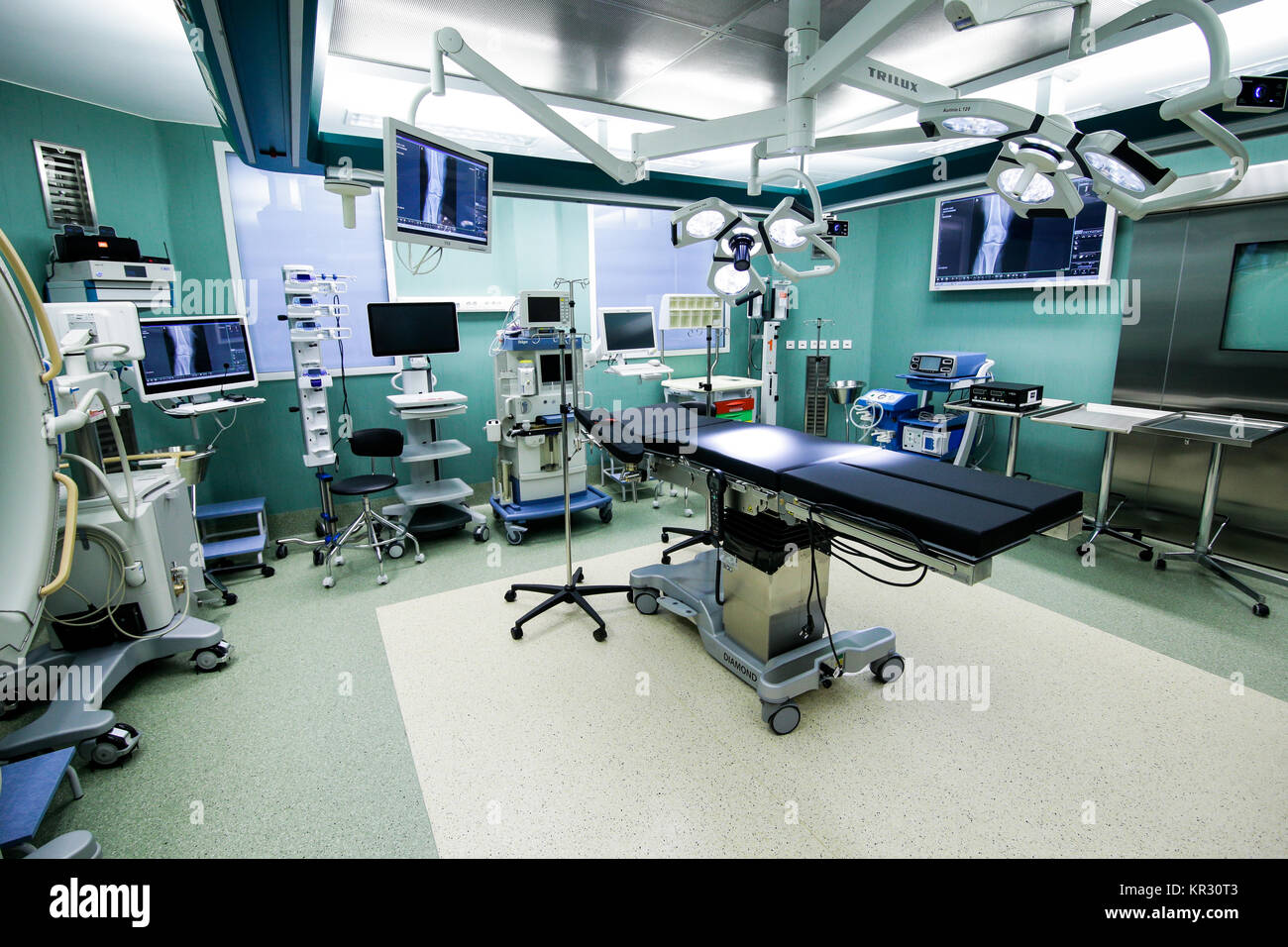 Salle d'opération dans un hôpital orthopédique Photo Stock - Alamy