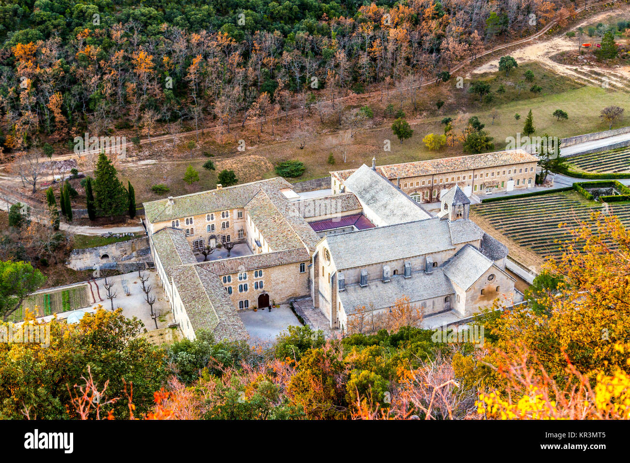 Vue aérienne de l'abbaye de Sénanque en Provence, France Photo Stock - Alamy