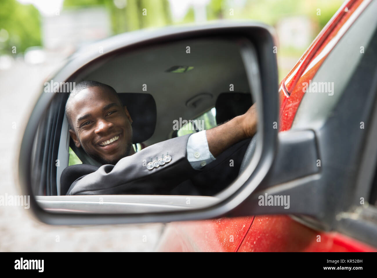 Rire reflet dans le miroir homme Banque de photographies et d’images à ...