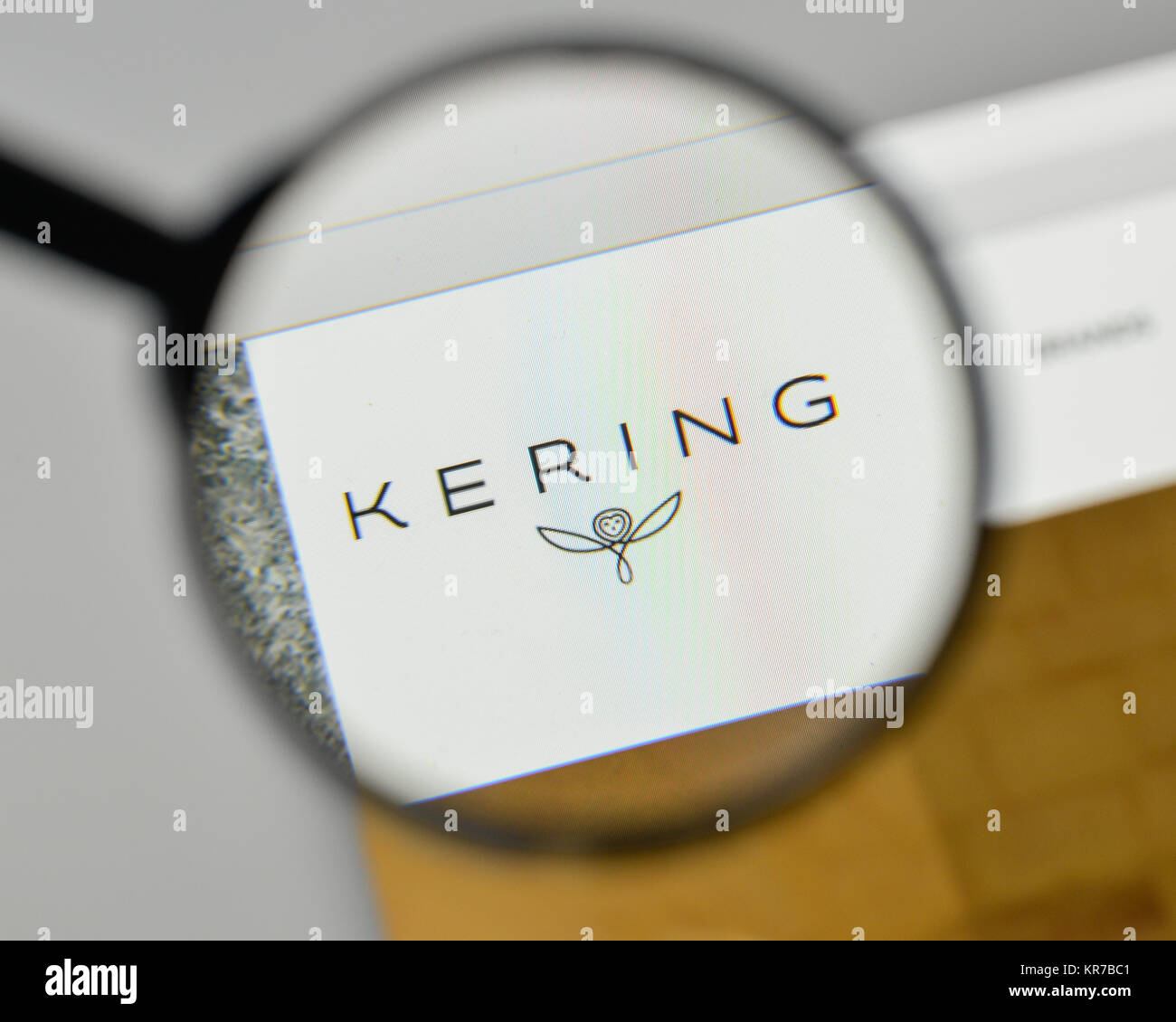 Kering logo Banque de photographies et d’images à haute résolution - Alamy