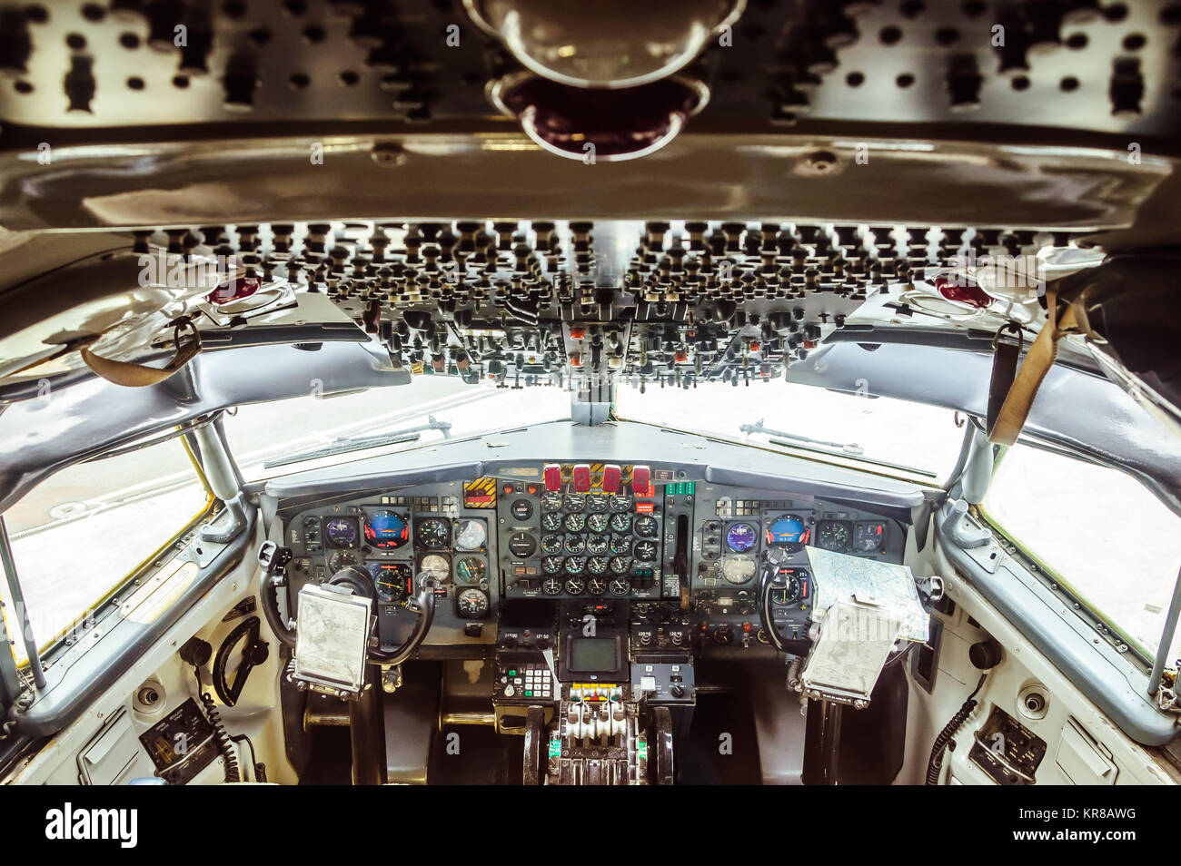 Intérieur de la cabine de pilotage en avion Concorde Photo Stock - Alamy