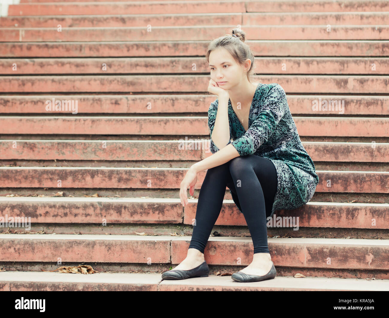 Sad girl sitting on steps Photo Stock - Alamy