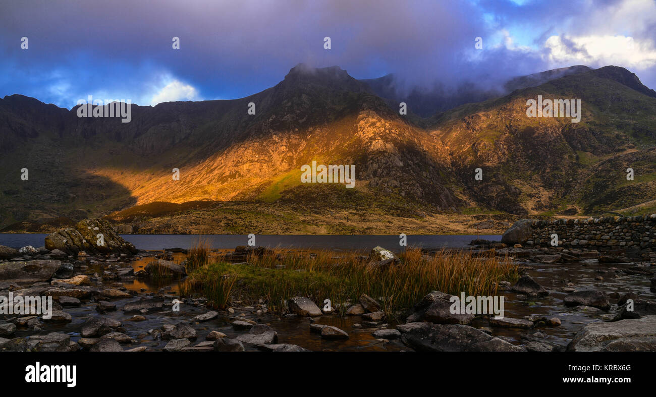 Cwm ogwen Banque de photographies et d’images à haute résolution - Alamy