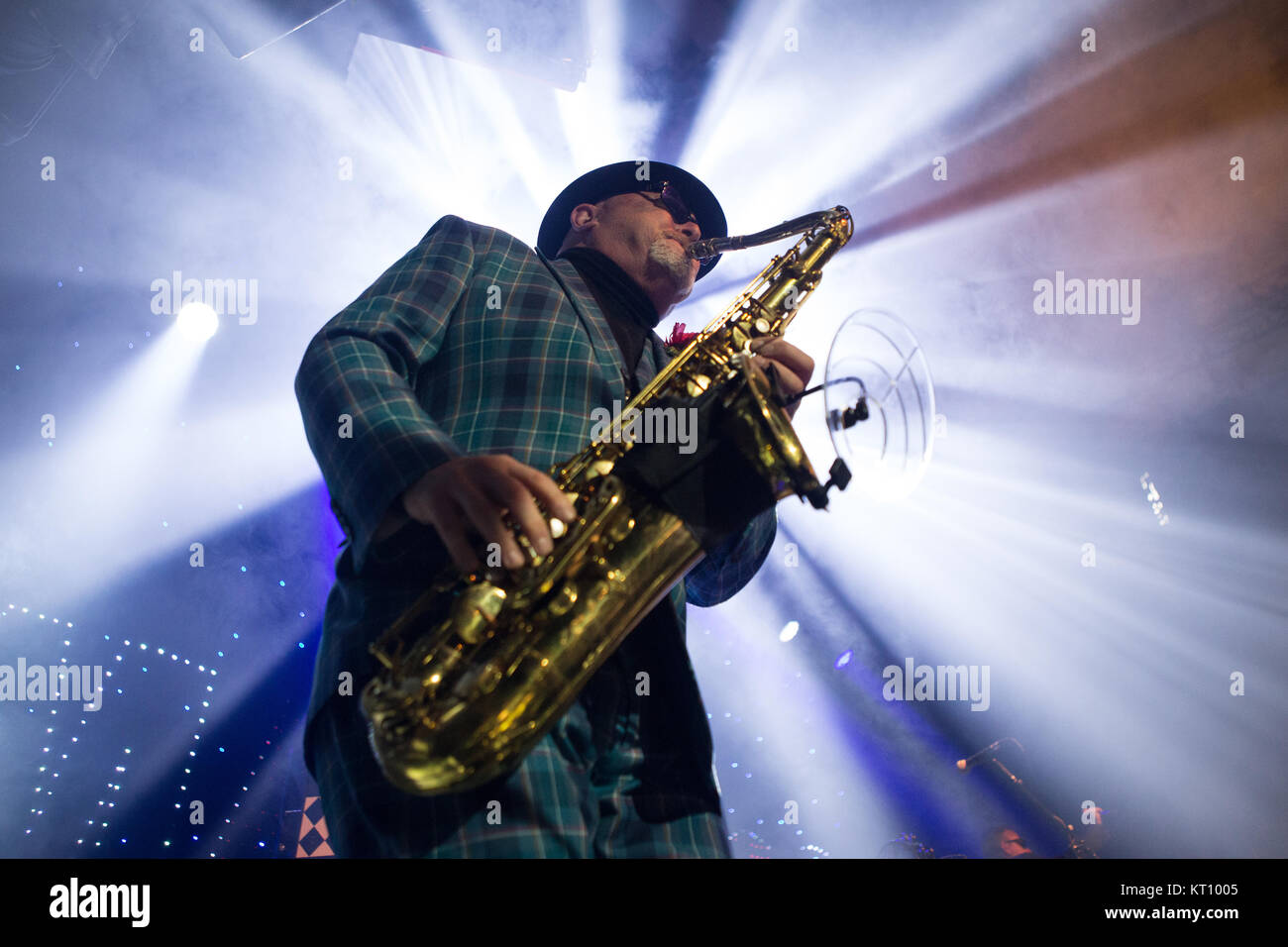 Saxophoniste lee thompson Banque de photographies et d’images à haute ...