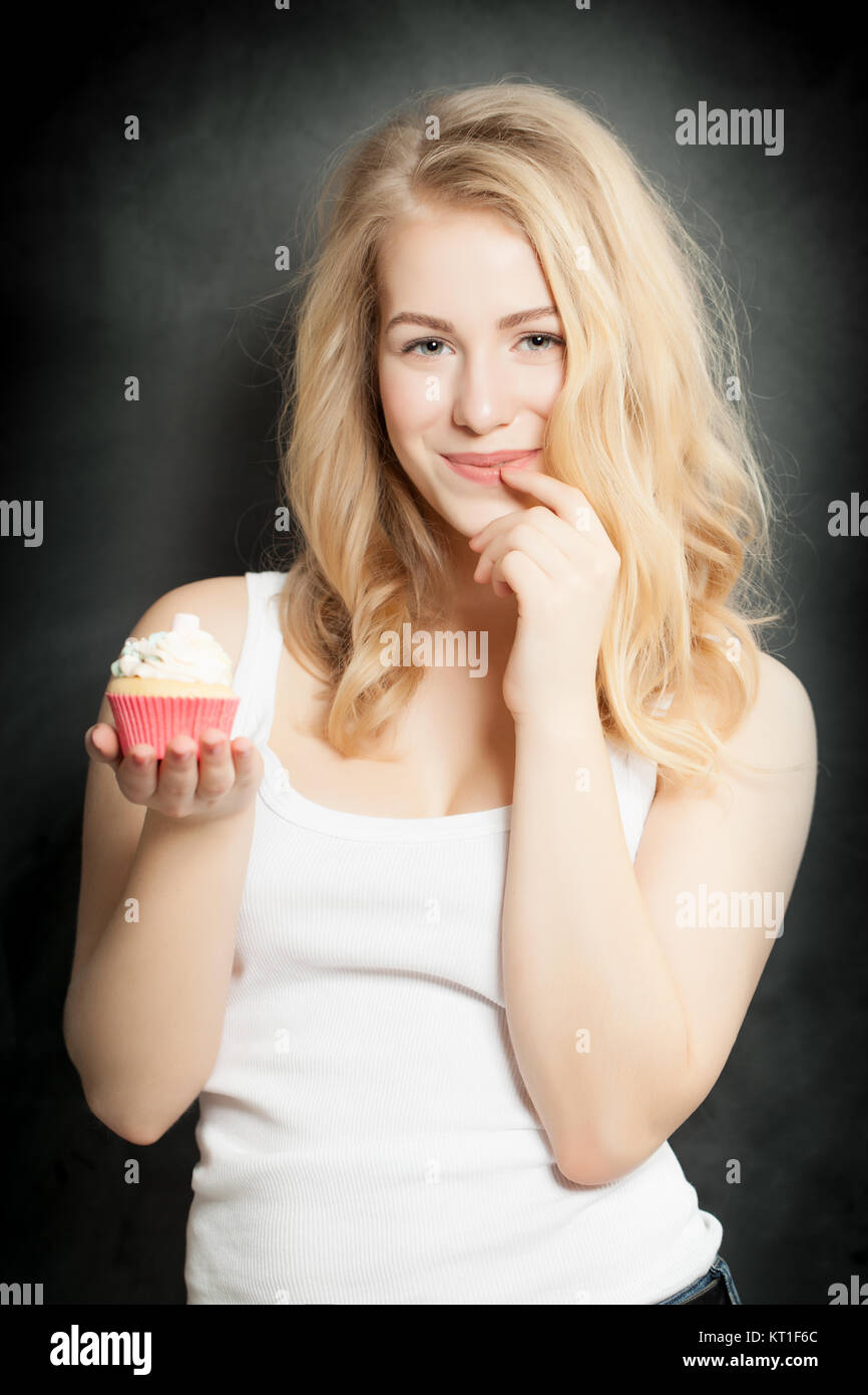 Fat woman eating cake Banque de photographies et d’images à haute ...