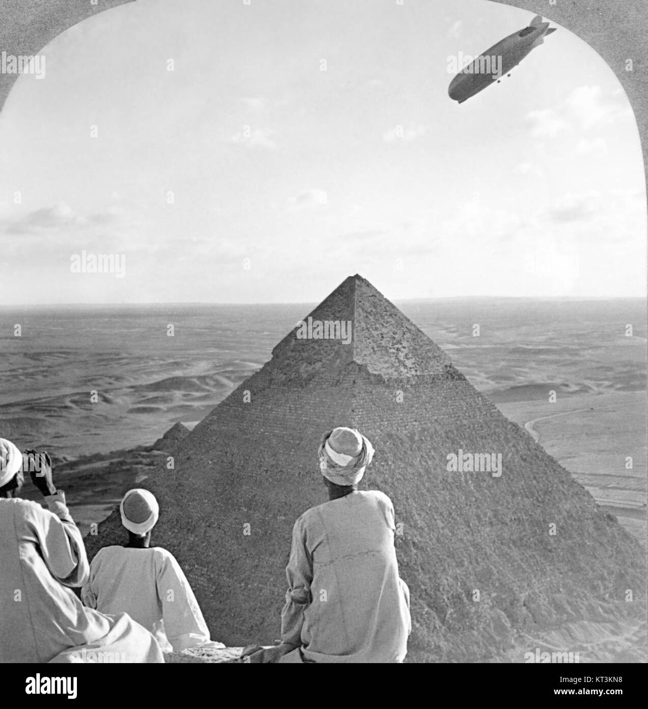 Graf zeppelin sur Banque d'images noir et blanc - Alamy