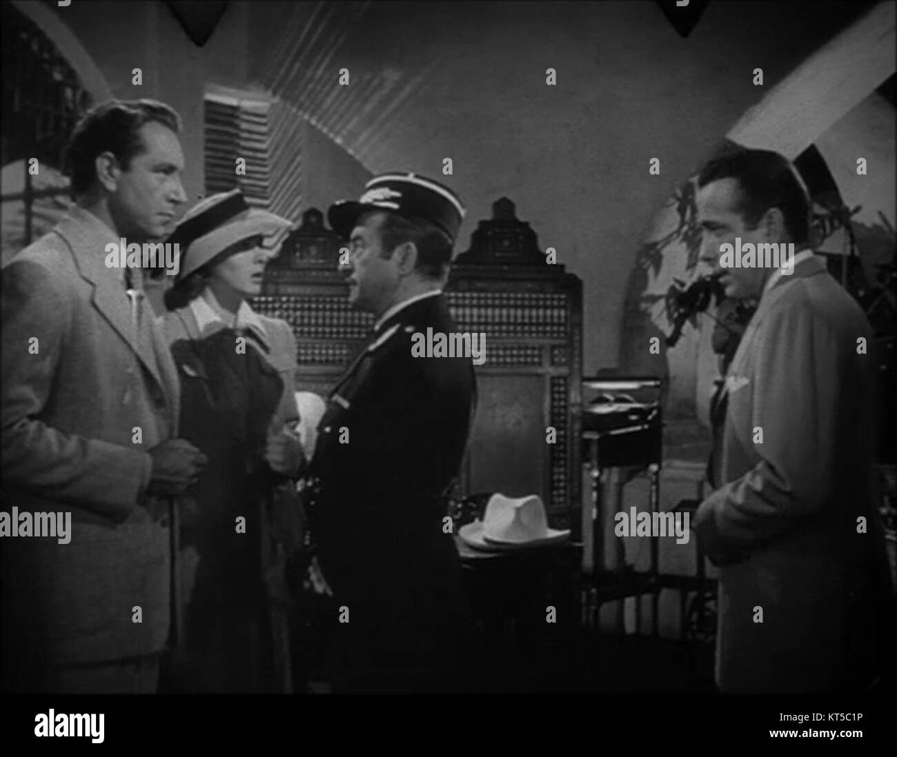 La bande-annonce du film classique *Casablanca* met en vedette les ...