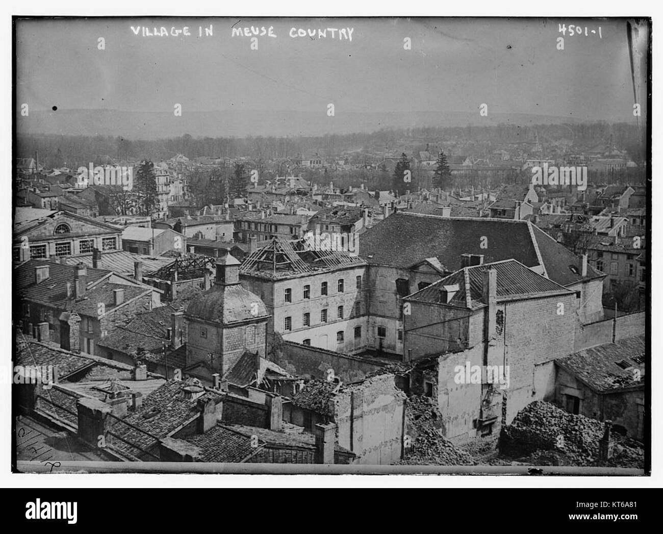 Cette image montre un village de la région Meuse, situé en France. Le ...