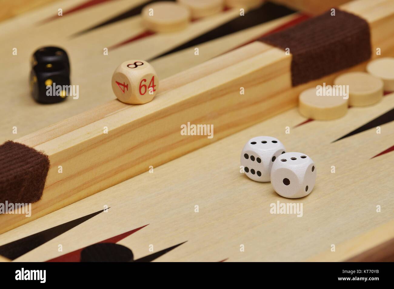 Backgammon board game Banque de photographies et d’images à haute ...