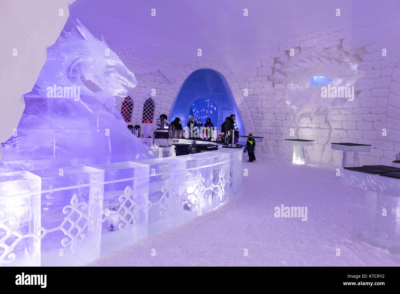 Le bar du Village des Neiges, propriété de Laponie Hôtels à mine ...