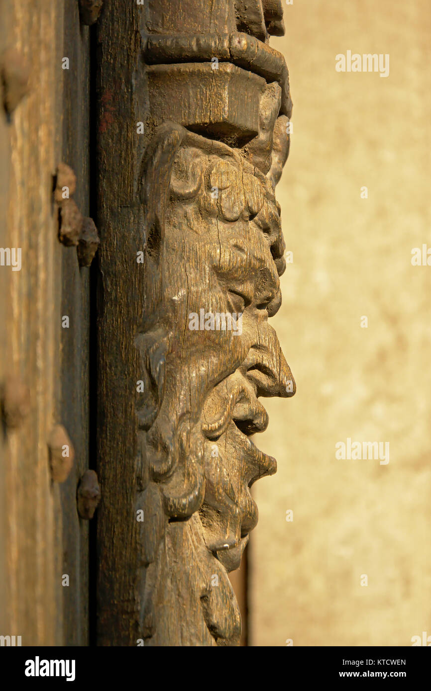 Devil face bas relief Banque de photographies et d’images à haute ...