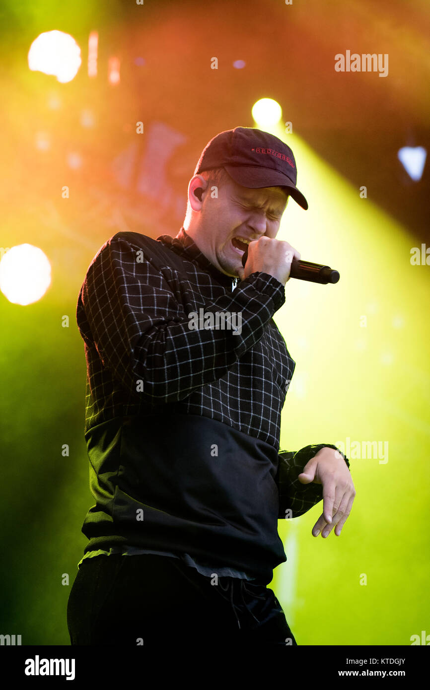 Le duo R&B Danois Phlake effectue un concert live au festival de ...