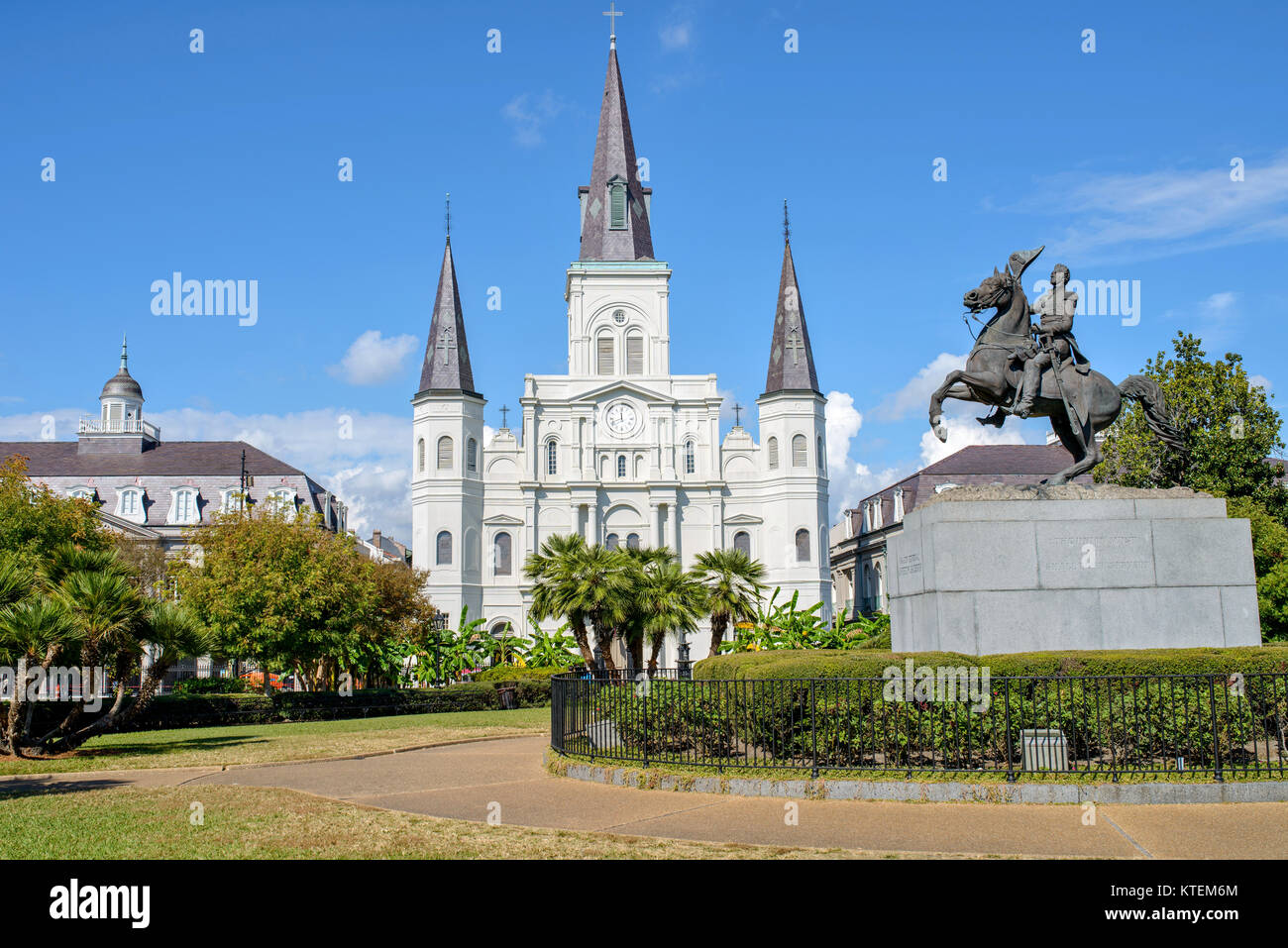 Jackson Square - un grand angle de vue de Jackson Square, avec Saint ...