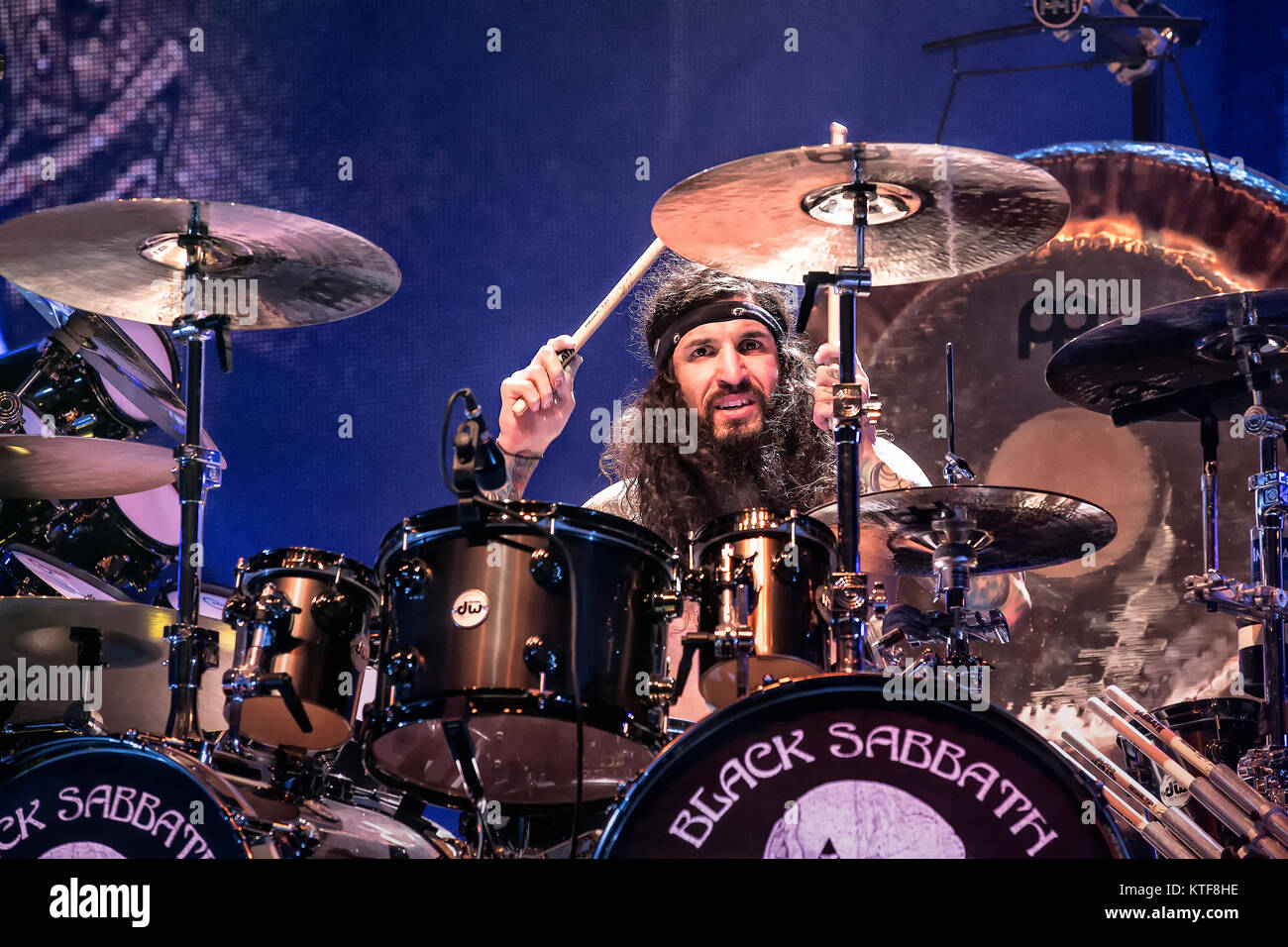 Le groupe de rock anglais Black Sabbath effectue un concert live à ...