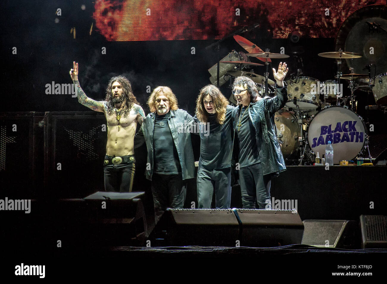 Le groupe de rock anglais Black Sabbath effectue un concert live au ...