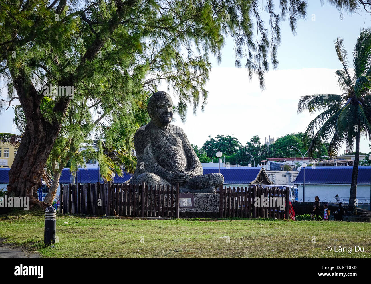 Mahebourg, Mauritius - Jan 3, 2017. Dieu statue au parc en bord de mer ...