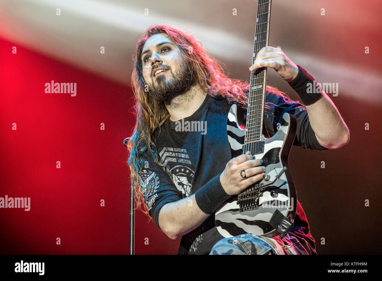 Le groupe de heavy metal suédois Sabaton effectue un concert live au ...