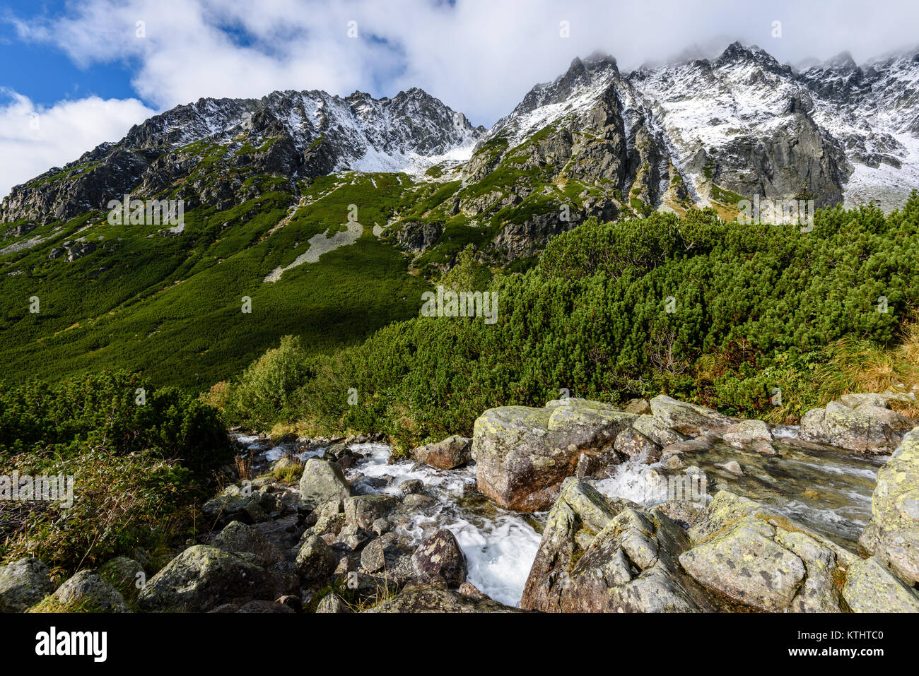 Grande Cascade de ravin en automne, d'une exposition longue, en rivière ...