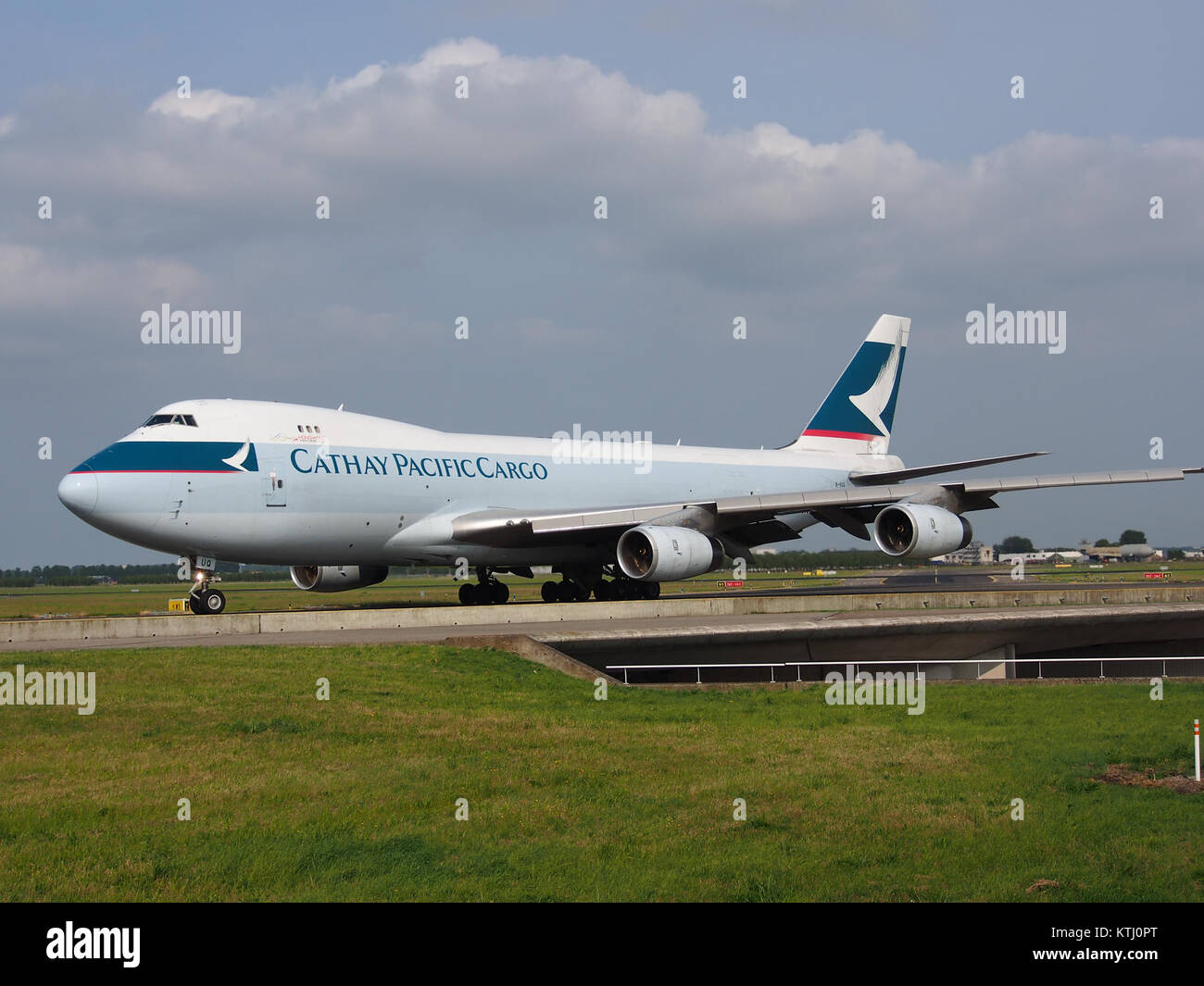 Le Cathay Pacific Boeing 747-467F, immatriculé B HUQ, est capturé au sol le 14 juillet 2013 ...