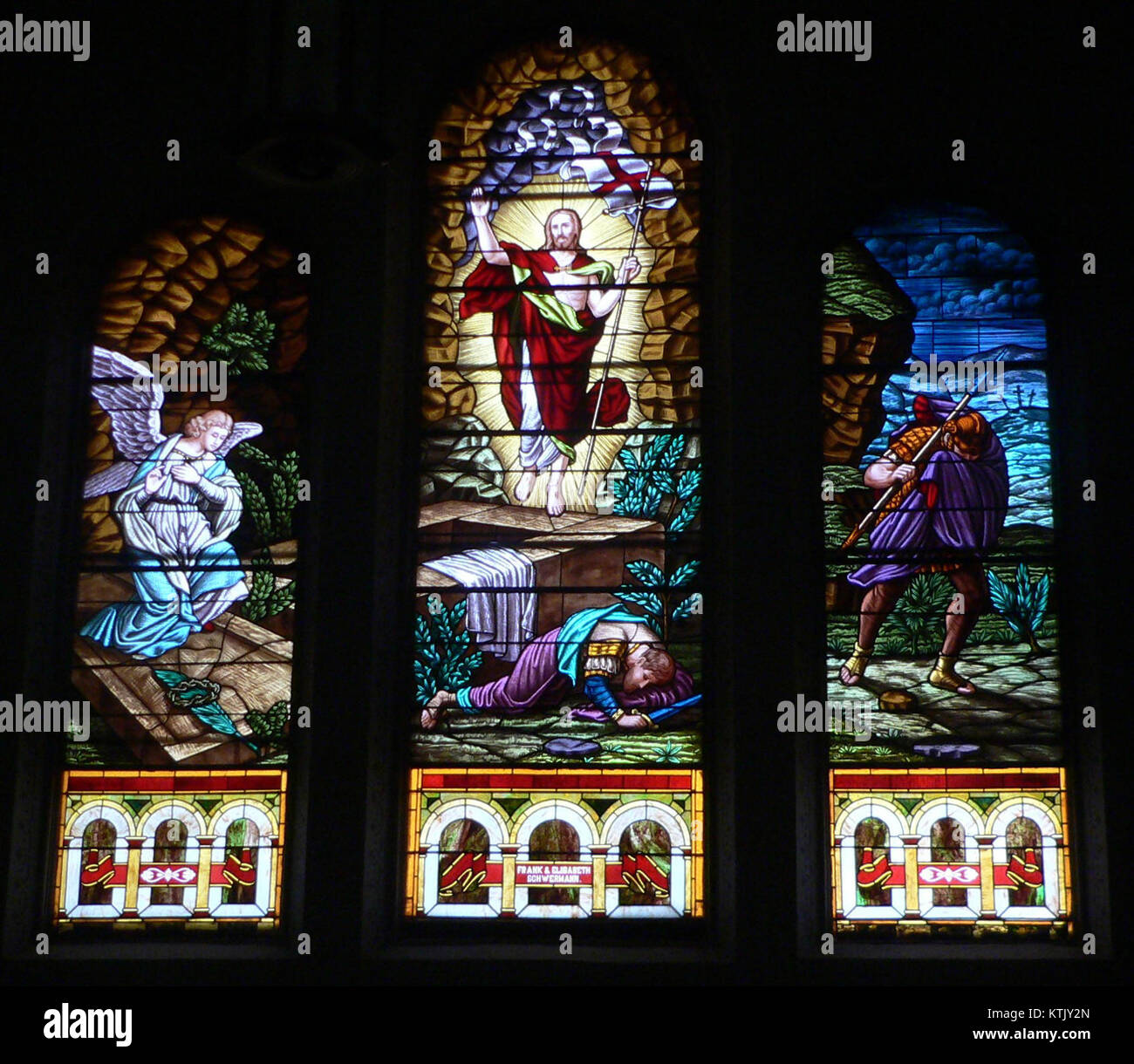 La fenêtre de la résurrection de l'église Jean-Baptiste de Beloit est ...