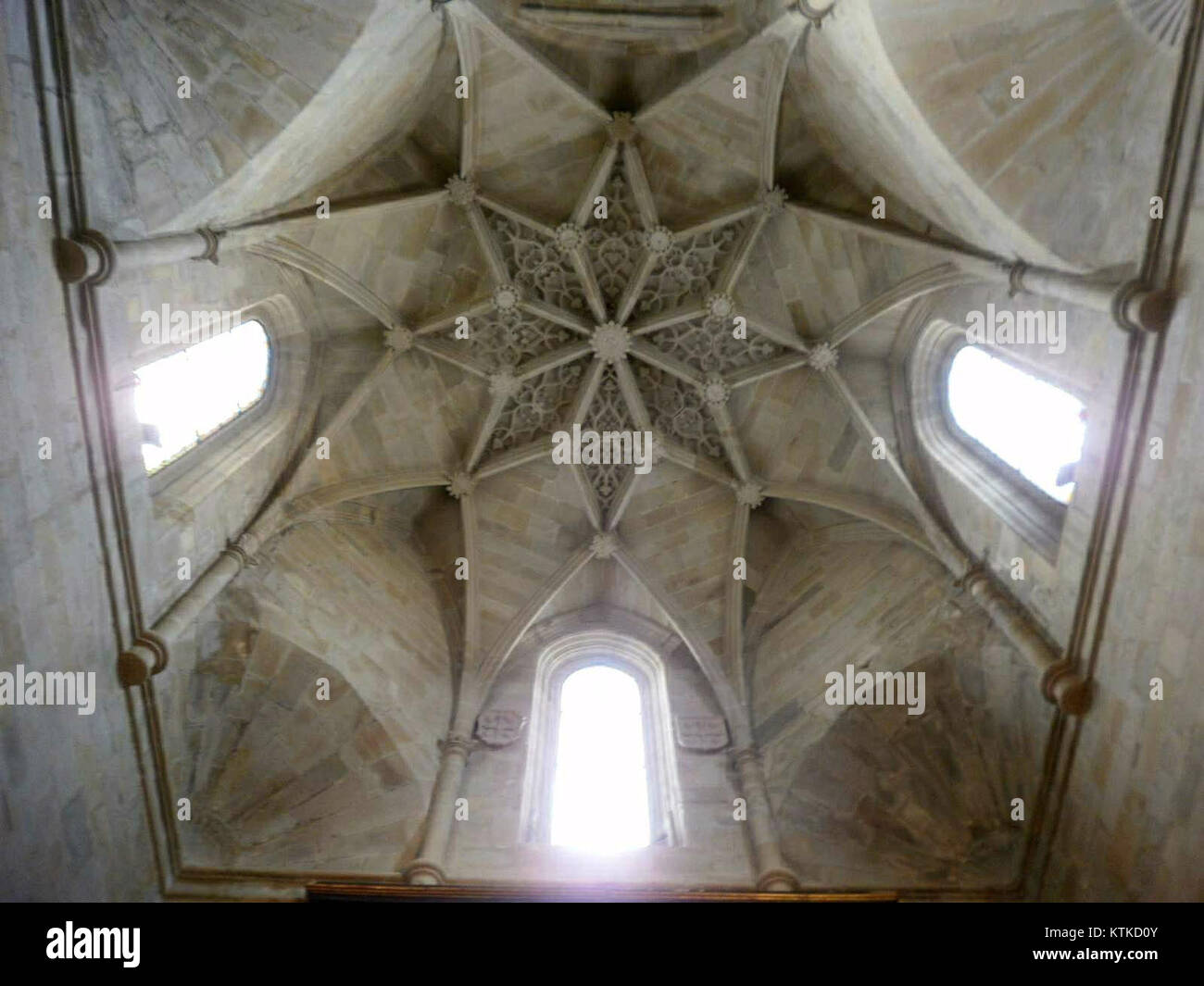 Lemoiz Iglesia de San Severino, Capilla del Santo Cristo, o de Urrutia ...