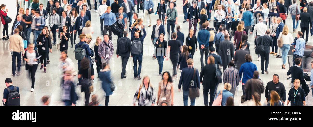 Foule mobile Banque de photographies et d’images à haute résolution - Alamy