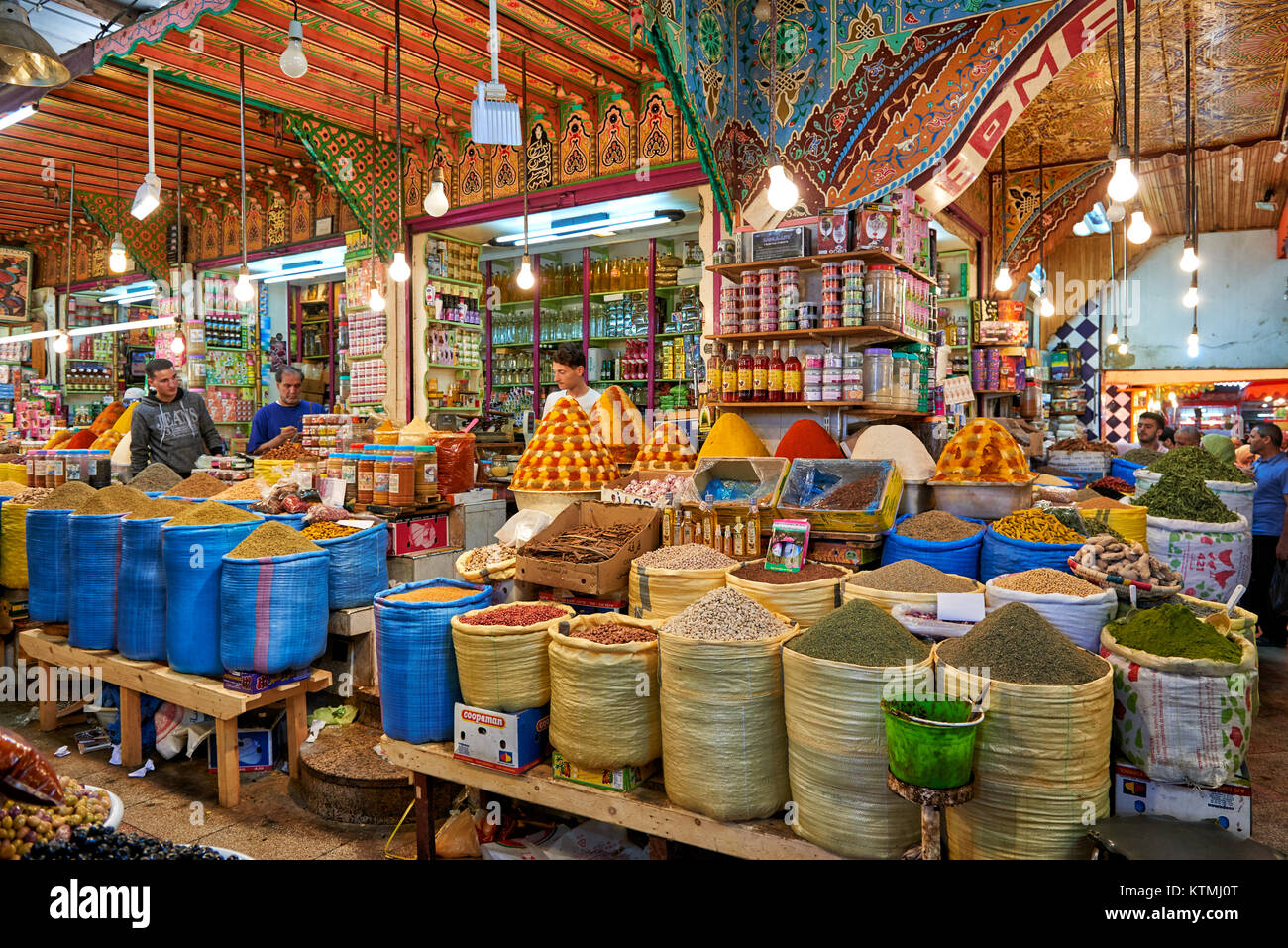 Morocco meknes spice market Banque de photographies et d’images à haute ...