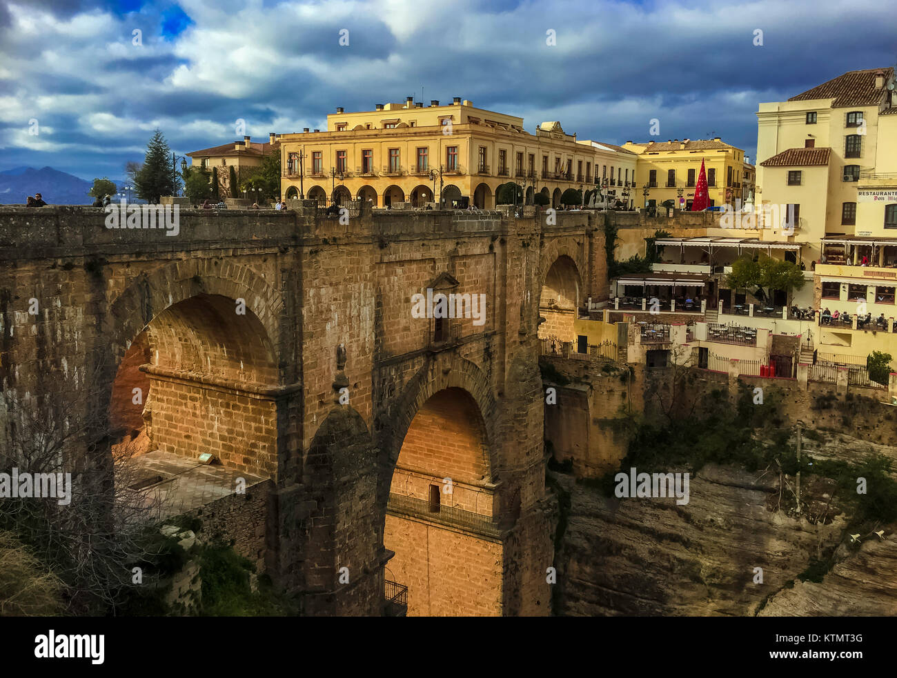 Ronda. Les célèbres ponts de la ville de Ronda. L'Andalousie, espagne ...