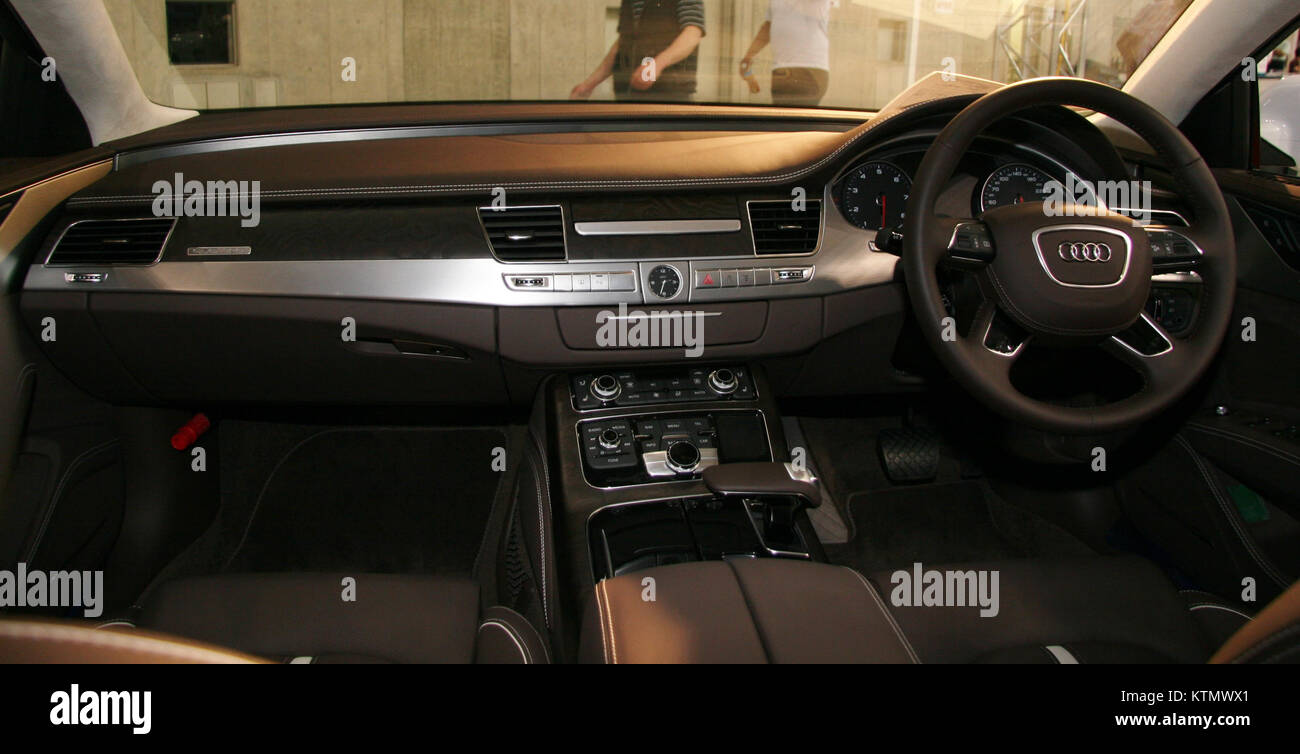 Audi a8 interieur Banque de photographies et d’images à haute ...